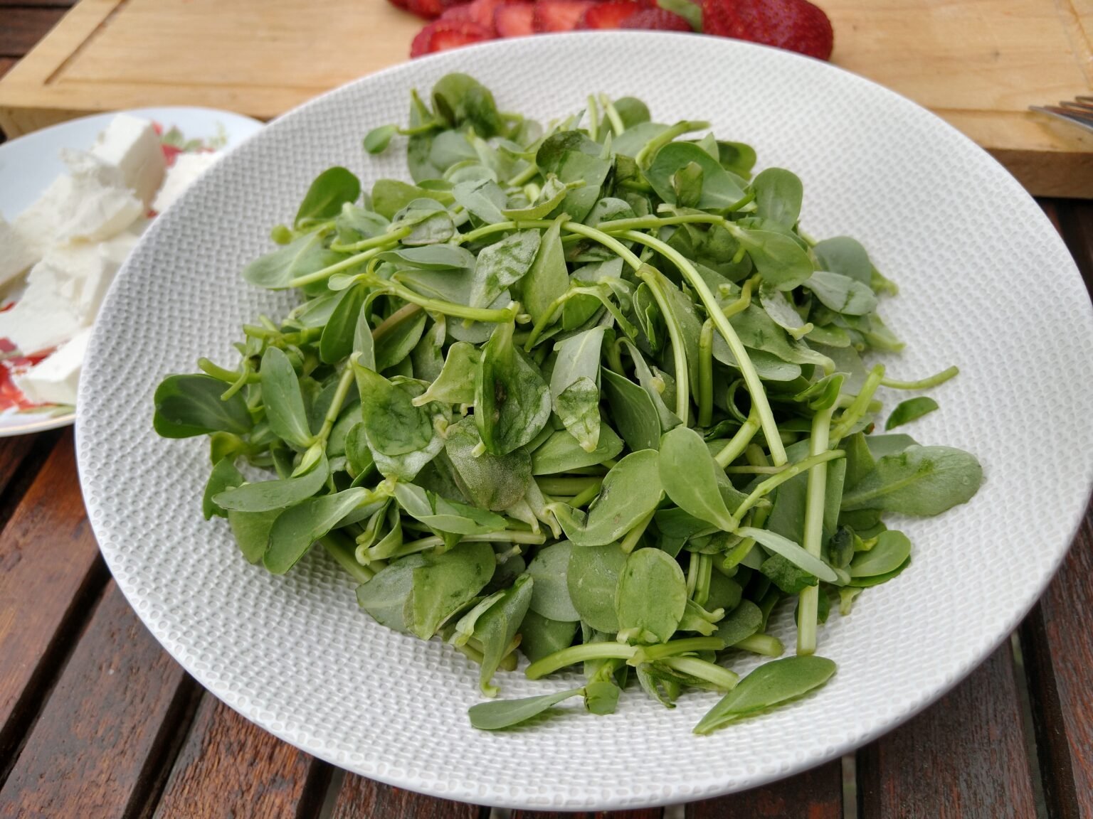 Postelein Salade met Aardbeien - Lekker Turks Eten