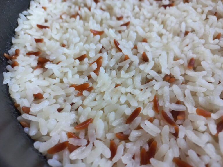 Arpa Şehriyeli Pilav, Turkse Rijst met Orzo - Lekker Turks Eten