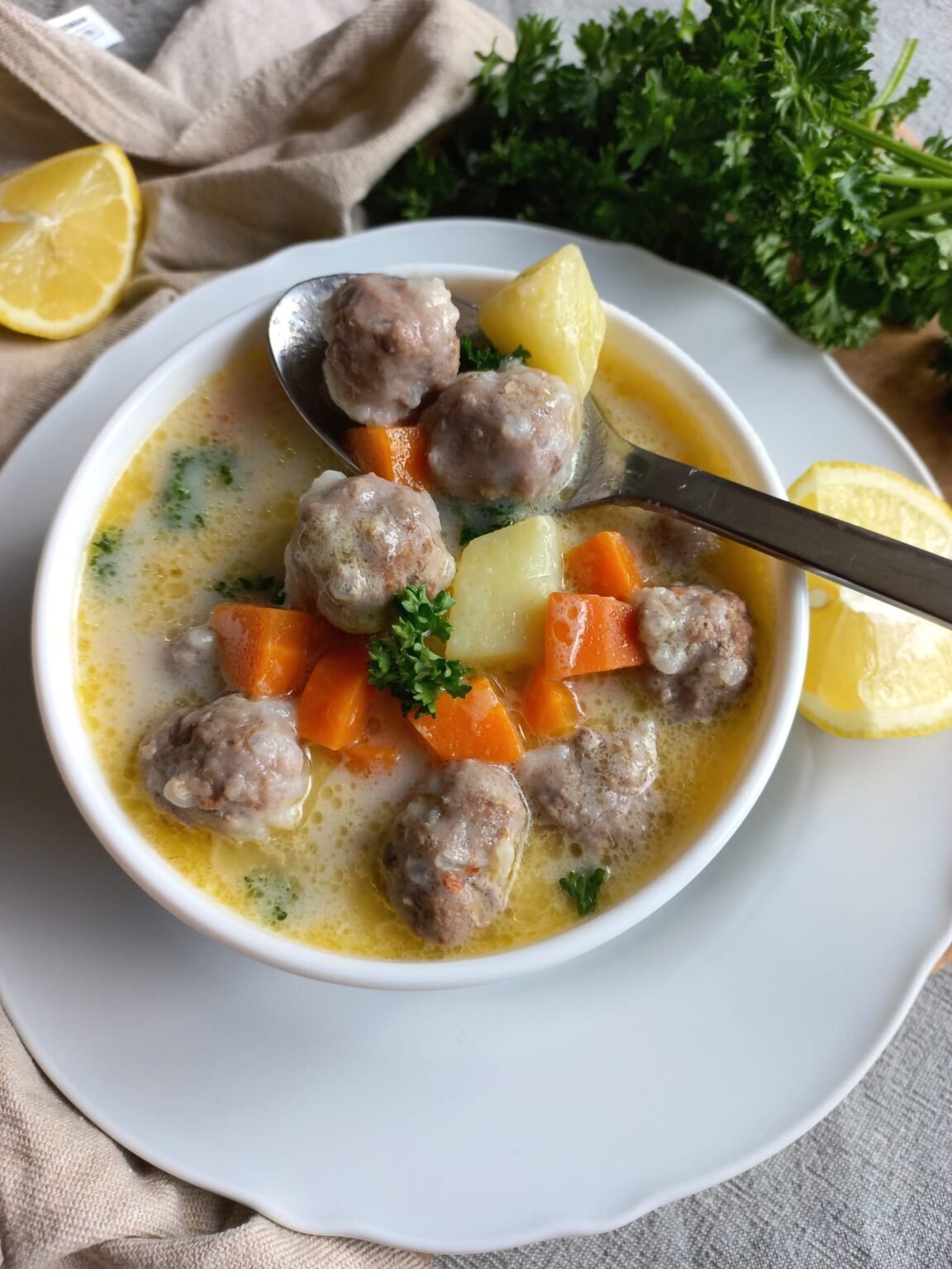 Turkse Soep met Balletjes, Ekşili Terbiyeli Sulu Köfte - Lekker Turks Eten