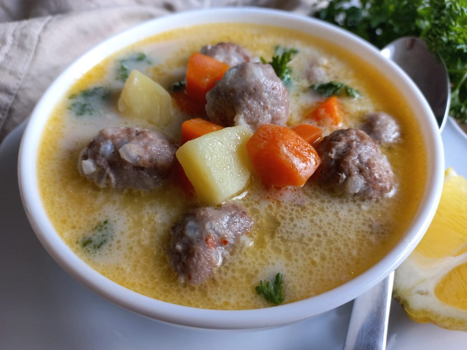 Turkse Soep met Balletjes, Ekşili Terbiyeli Sulu Köfte - Lekker Turks Eten