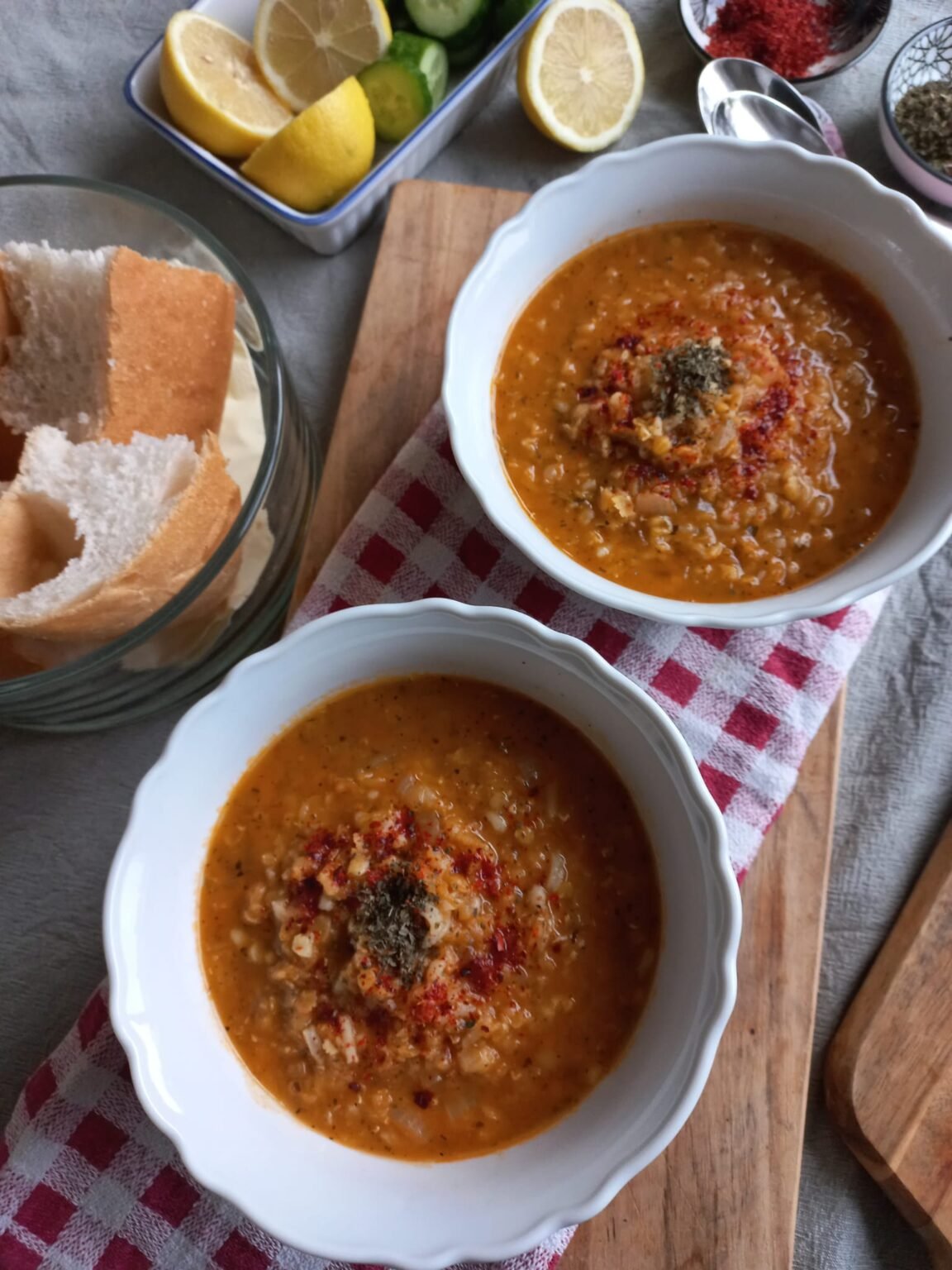 Ezogelin Soep, Turkse linzensoep met bulgur en rijst - Lekker Turks Eten